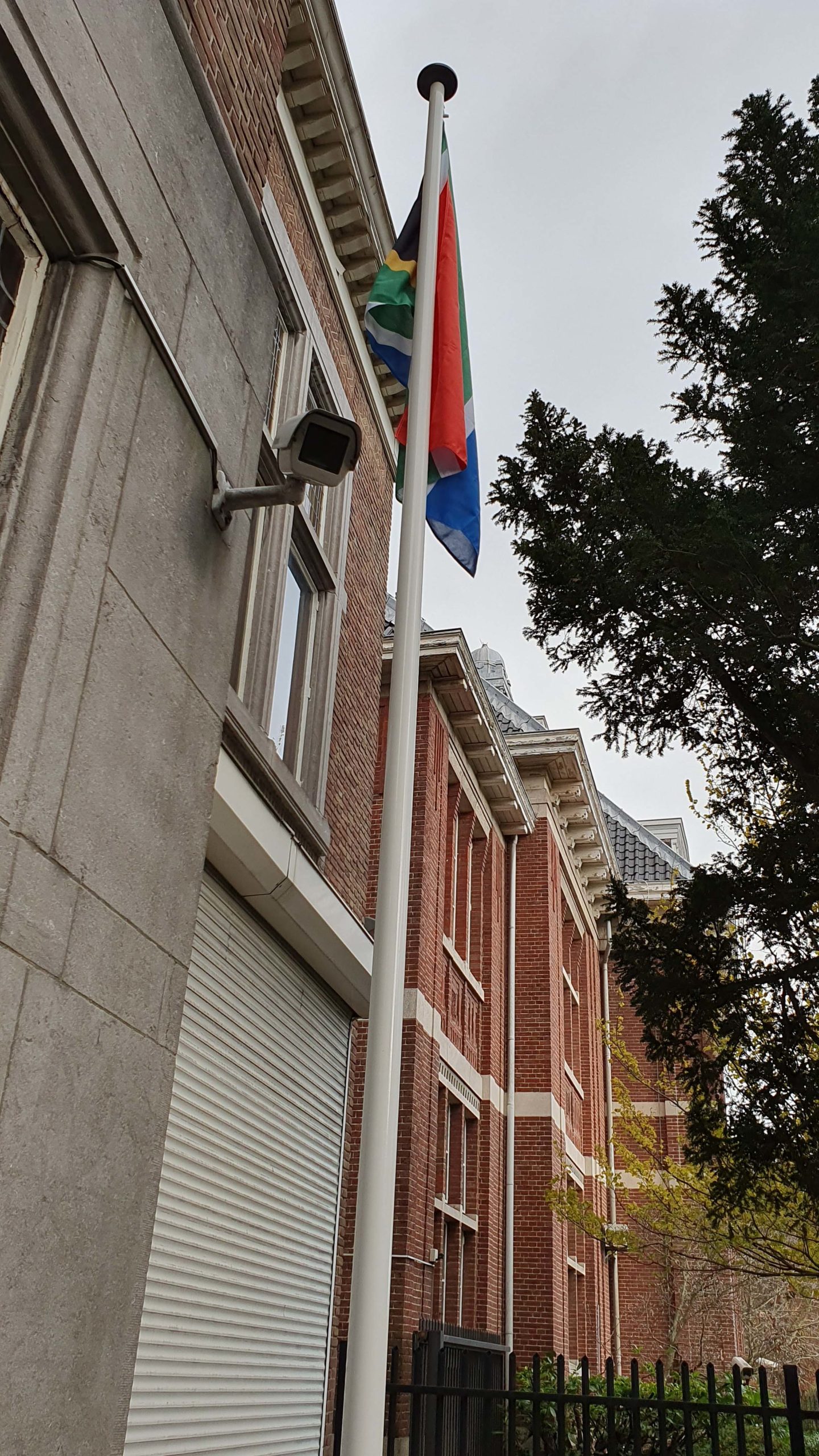New Flagpole presented to South African Embassy in The Hague - South ...